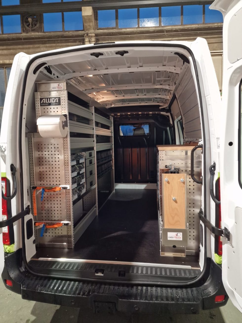 Aménagement bus atelier - Créa-Truck Sàrl